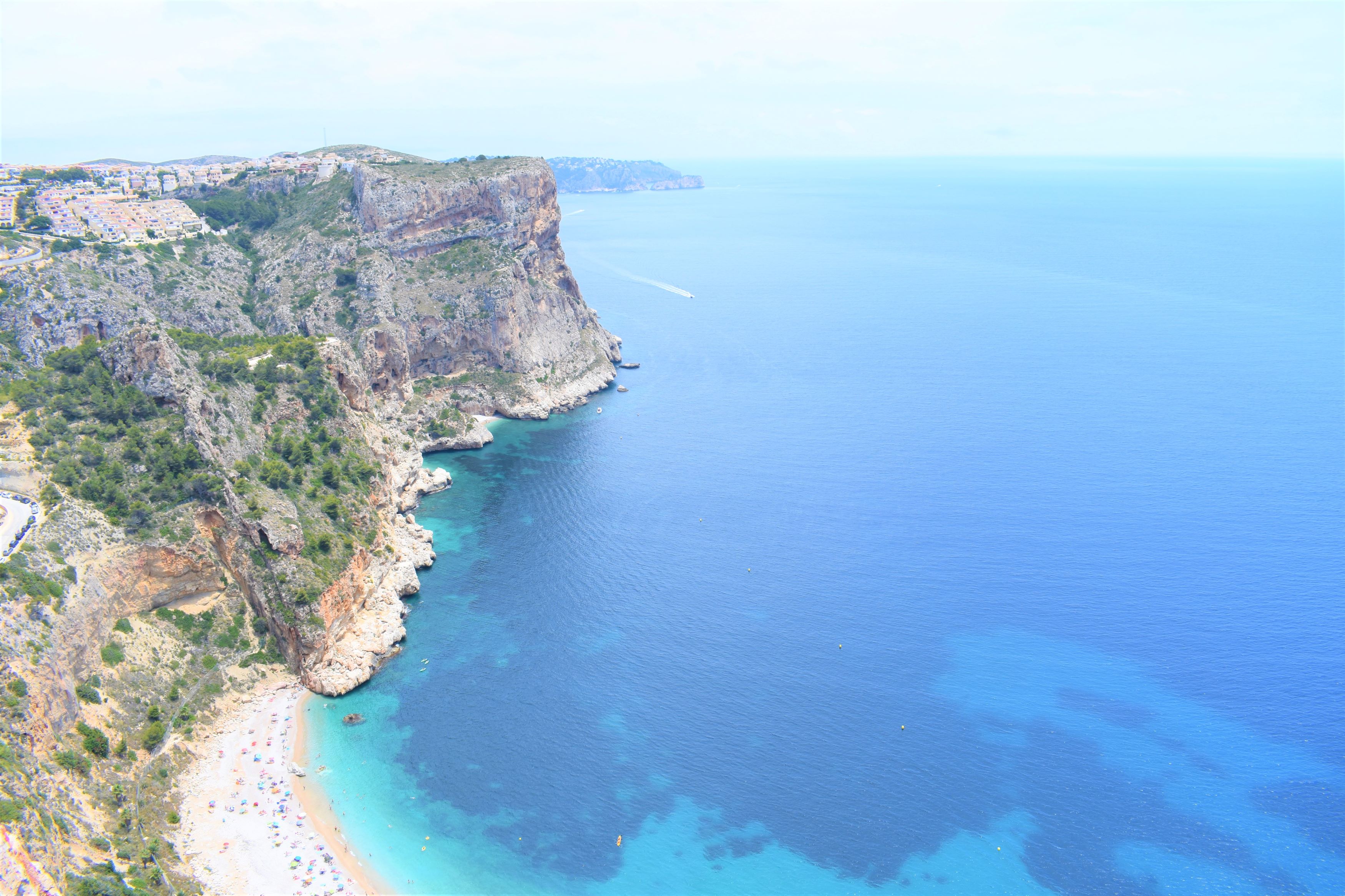 Una de las calas más salvajes de la Costa Blanca, la cala del Moraig ...